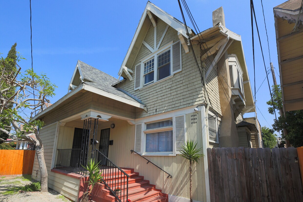 2626 S Budlong Ave, Los Angeles, CA 90007 - Townhome Rentals in Los ...