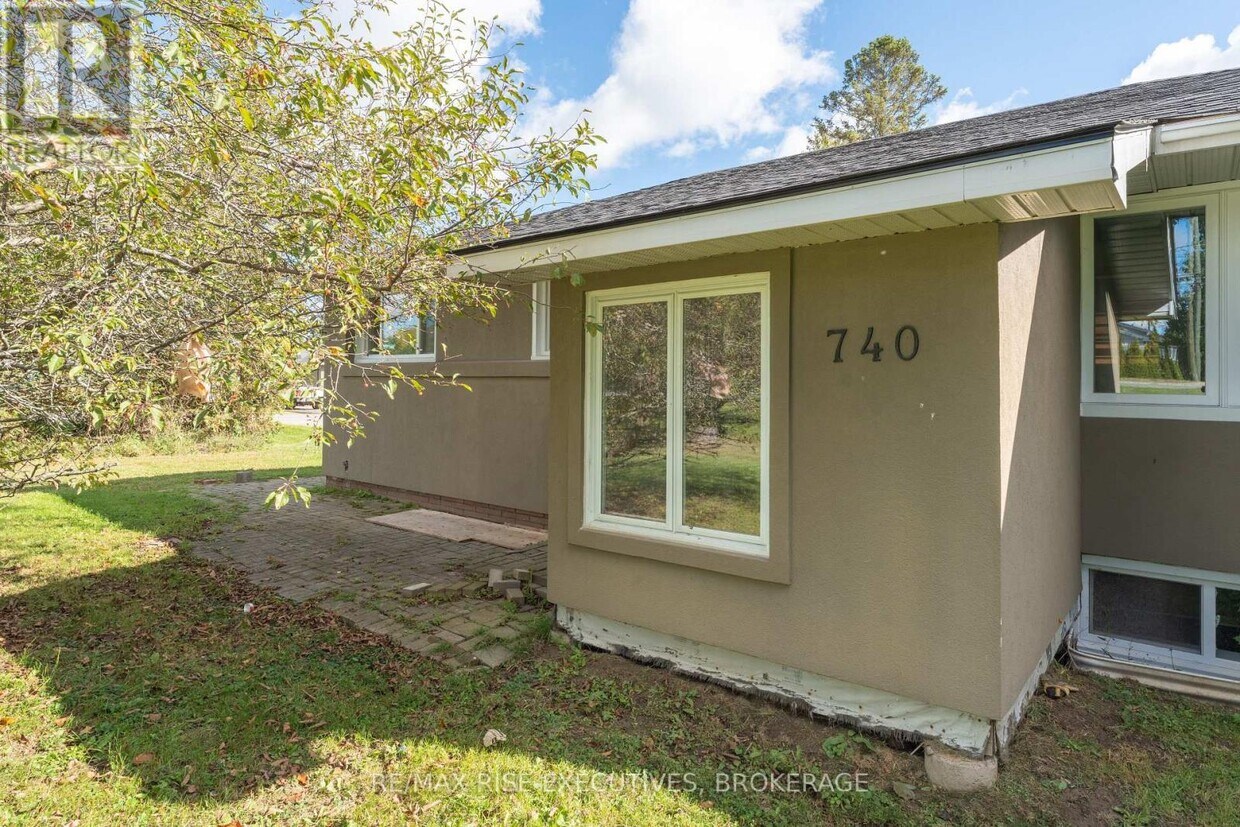 740-740 Collins Bay Rd Unité 2, Kingston, ON K7M 5G9 - Appartement à ...