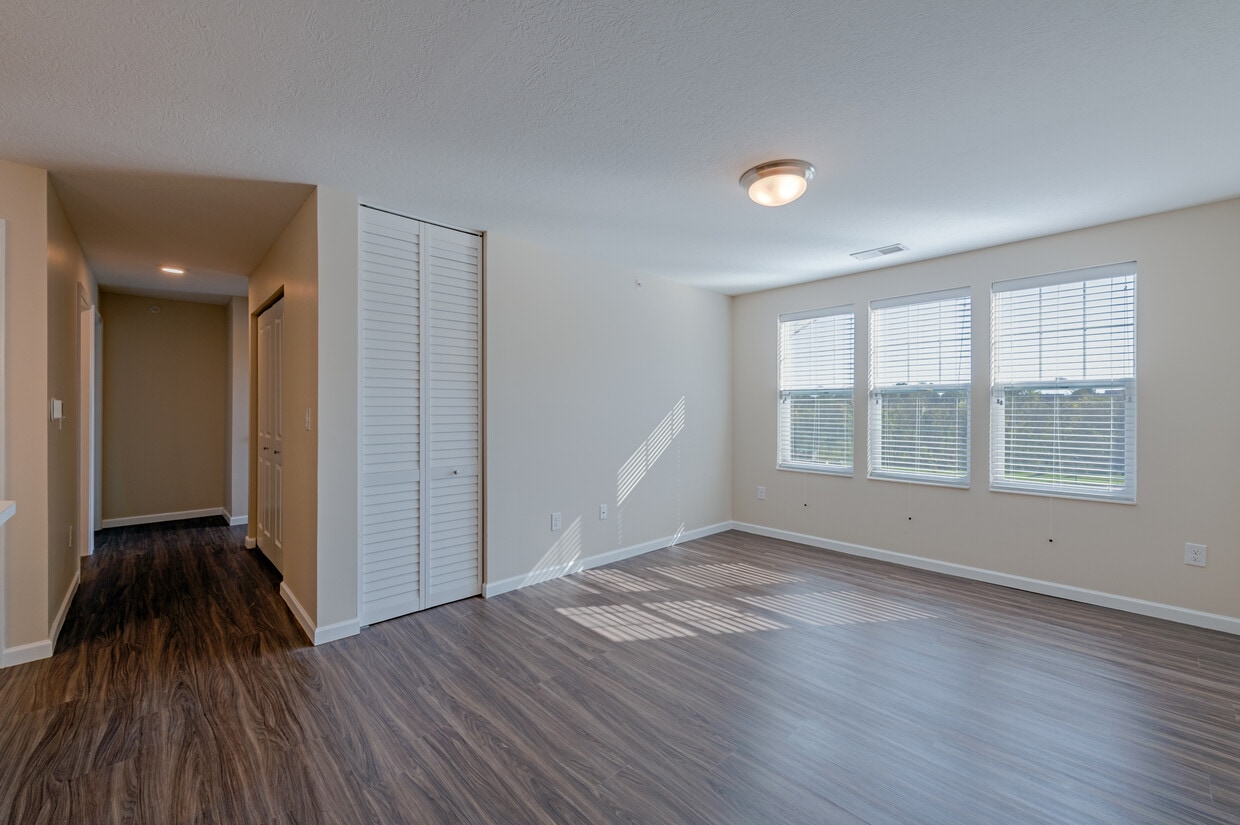 Residences at Courtyard Crossings II-55+ - 119 Courthouse Xing ...