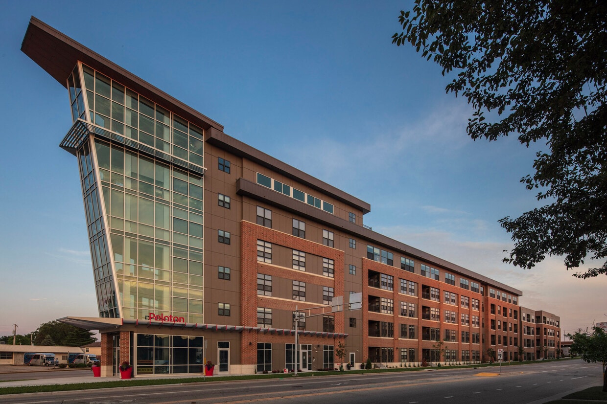 Peloton Residences, LLC - Phase 1 - 1008 S Park St Madison, WI 53715 ...