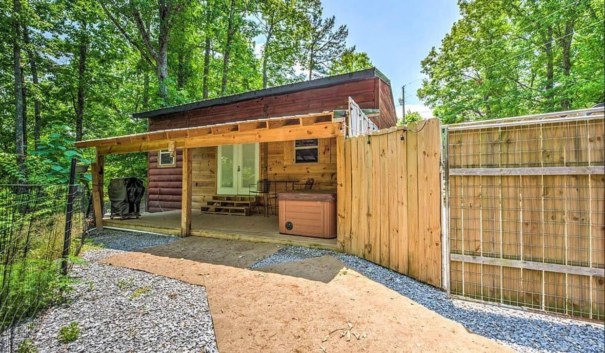 3570 Old Mountain Rd Unit 1, Sevierville, TN 37876 - Room for Rent in ...