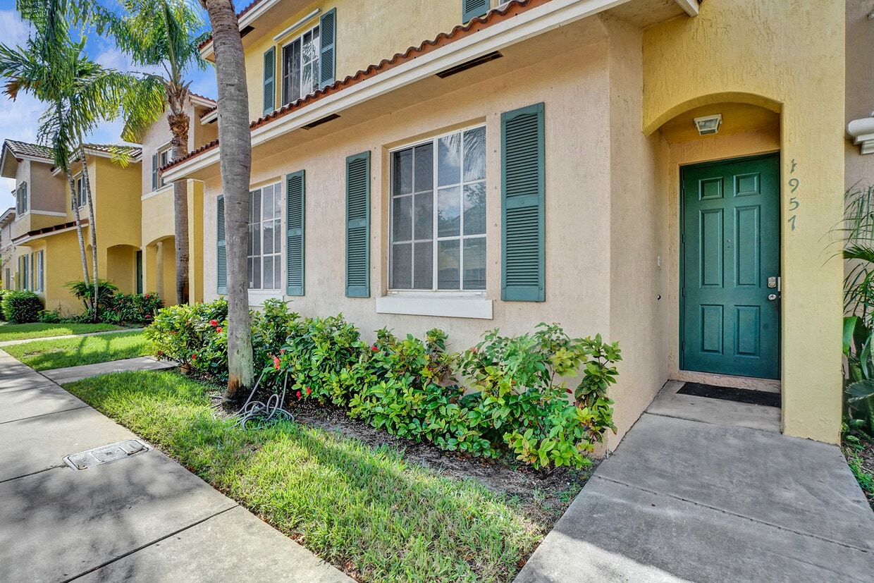1957 SW 60th Ave, North Lauderdale, FL 33068 - Townhome Rentals in ...