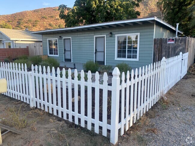 Country Club Heights Lakeland Apartments for Rent with High Ceilings ...