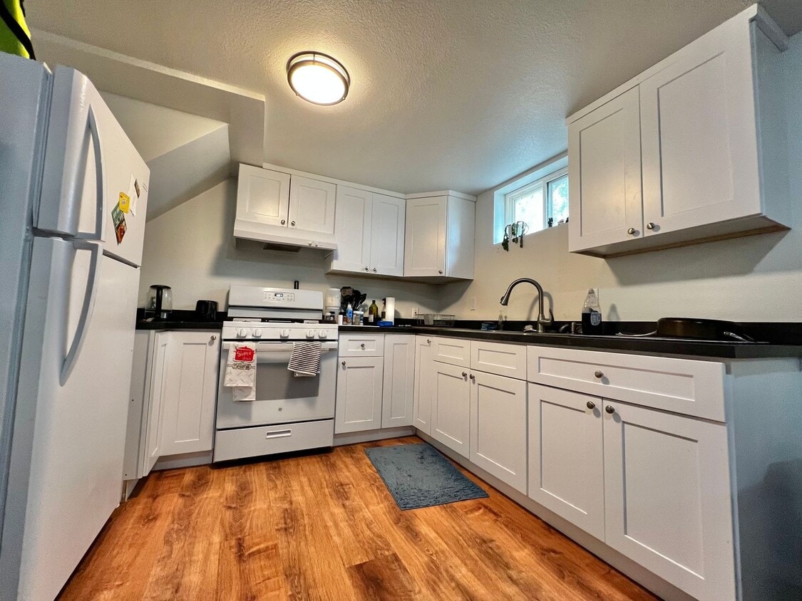 2122 8th Ave Unit 2, Greeley, CO 80631 - Room for Rent in Greeley, CO ...