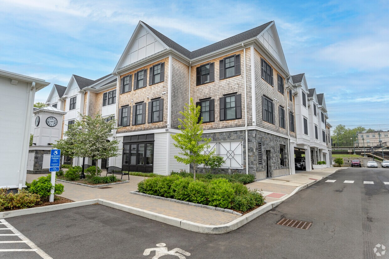 Metro Star - Metro on Broad - 127-135 Broad St Milford, CT 06460 ...