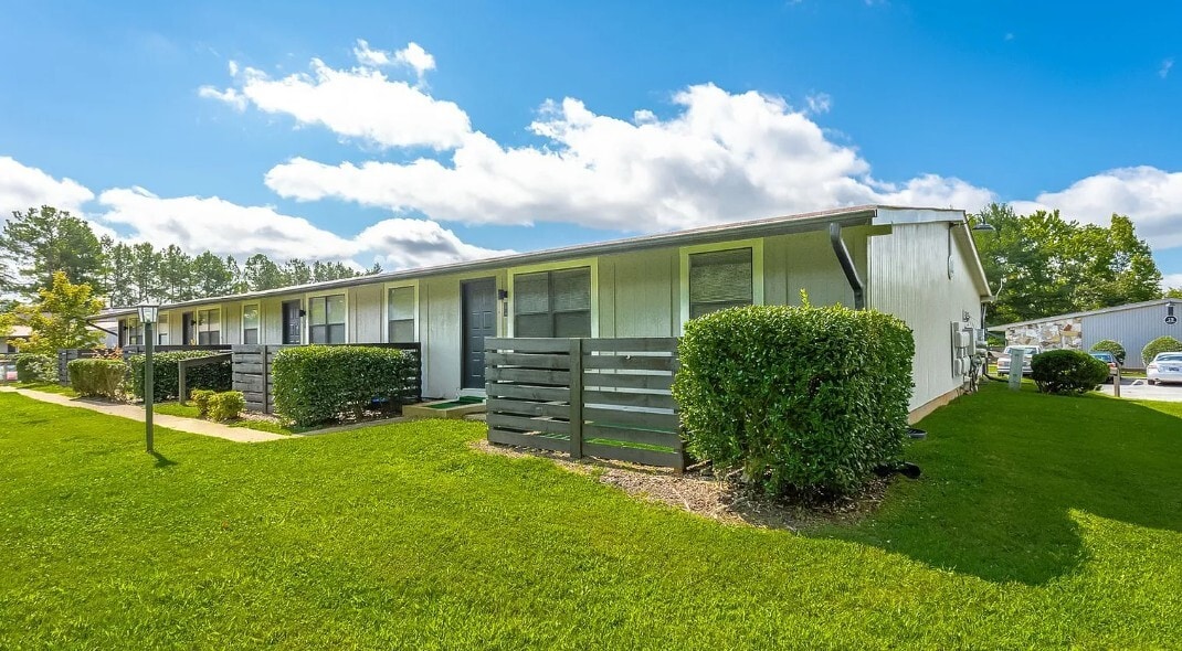 The Beverly Apartments - 4905 Highway 58 Chattanooga, TN 37416 ...