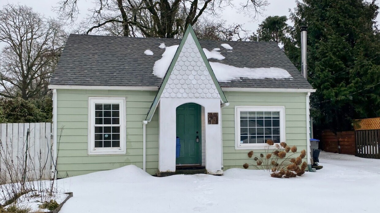 38 NW Lakeside Dr, Cascade Locks, OR 97014 - House Rental in Cascade ...