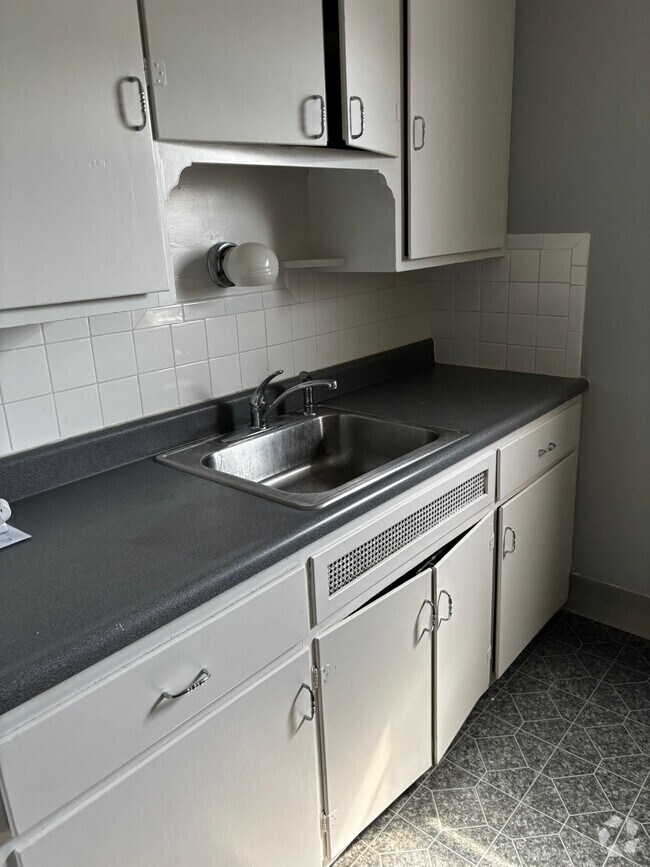 Pomeroy Park Apartments for Rent with Hardwood Floors - Amherst, NY ...