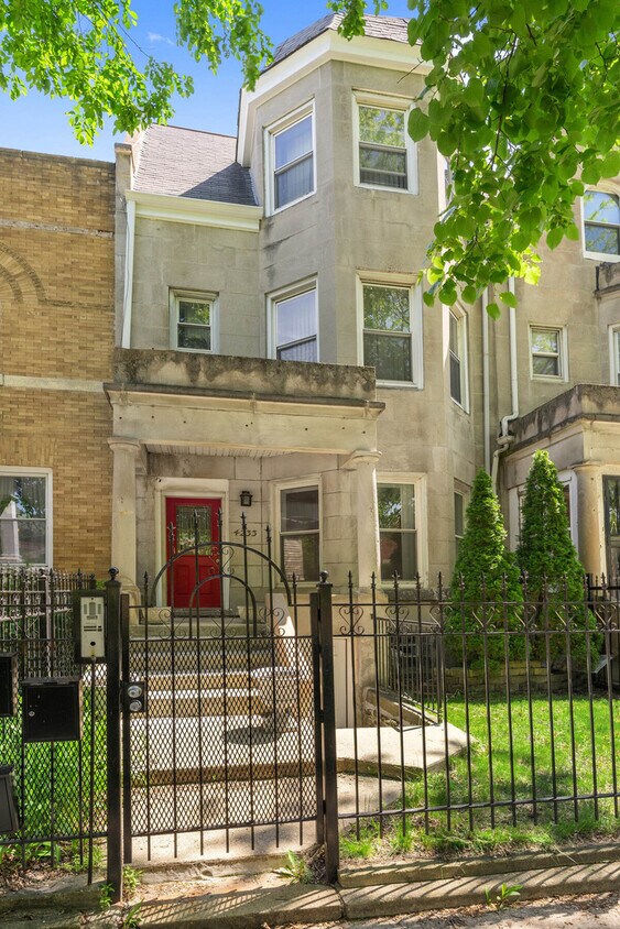 4233 S Prairie Ave, Chicago, IL 60653 - House Rental in Chicago, IL ...