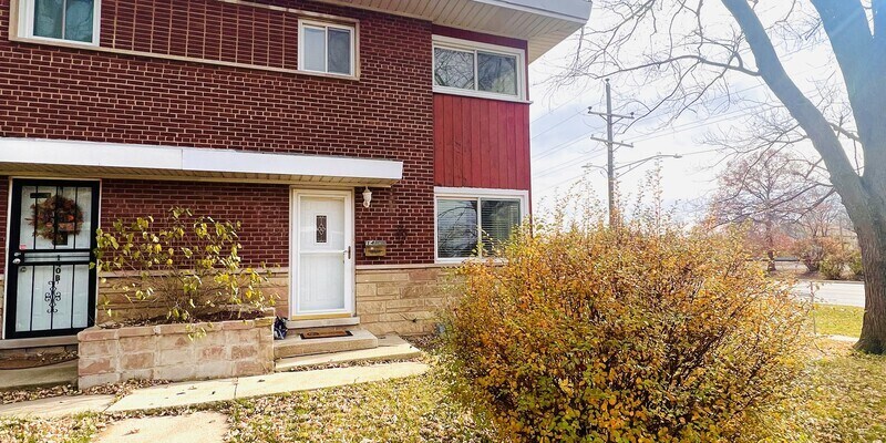 140 E Northwest Hwy, Des Plaines, IL 60016 - House Rental in Des ...