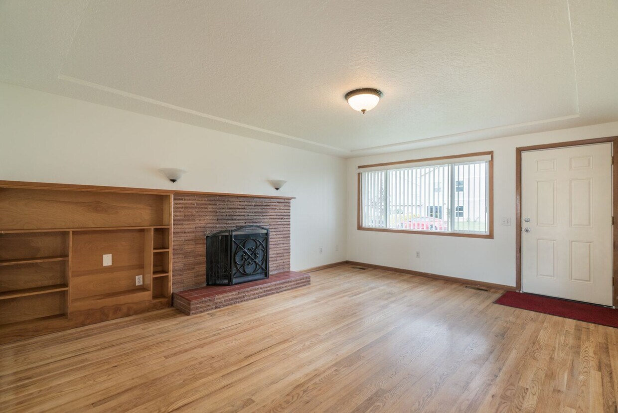 1162 SE Walnut St Unit 1162 SE Walnut St, Hillsboro, OR 97123 - Room ...