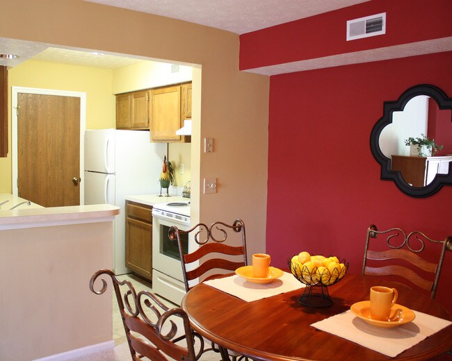 Deercross Apartments Rentals - Blue Ash, OH | Apartments.com