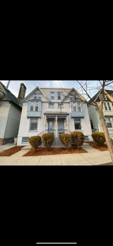 918 E Lyon St, Milwaukee, WI 53202 - Townhome Rentals in Milwaukee WI ...