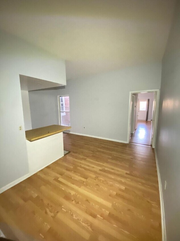 2713 N Calvert St Unit 1-r, Baltimore, MD 21218 - Room for Rent in ...
