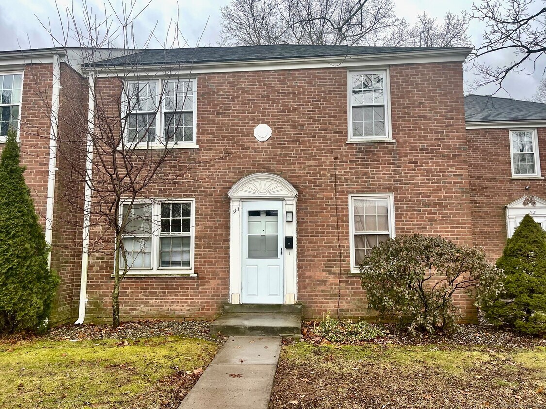 31 Garden Dr Unit APT J, Manchester, CT 06040 - Condo for Rent in ...