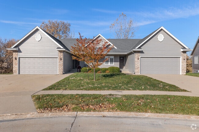 Mel Ray Apartments for Rent with a Walk-In Closet - Ankeny, IA ...