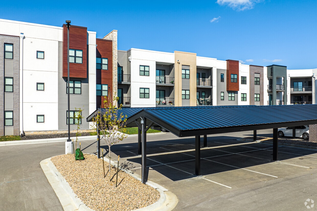 Signature at West Pryor - 2100 Nw Lowenstein Dr Lee's Summit, MO 64081 ...
