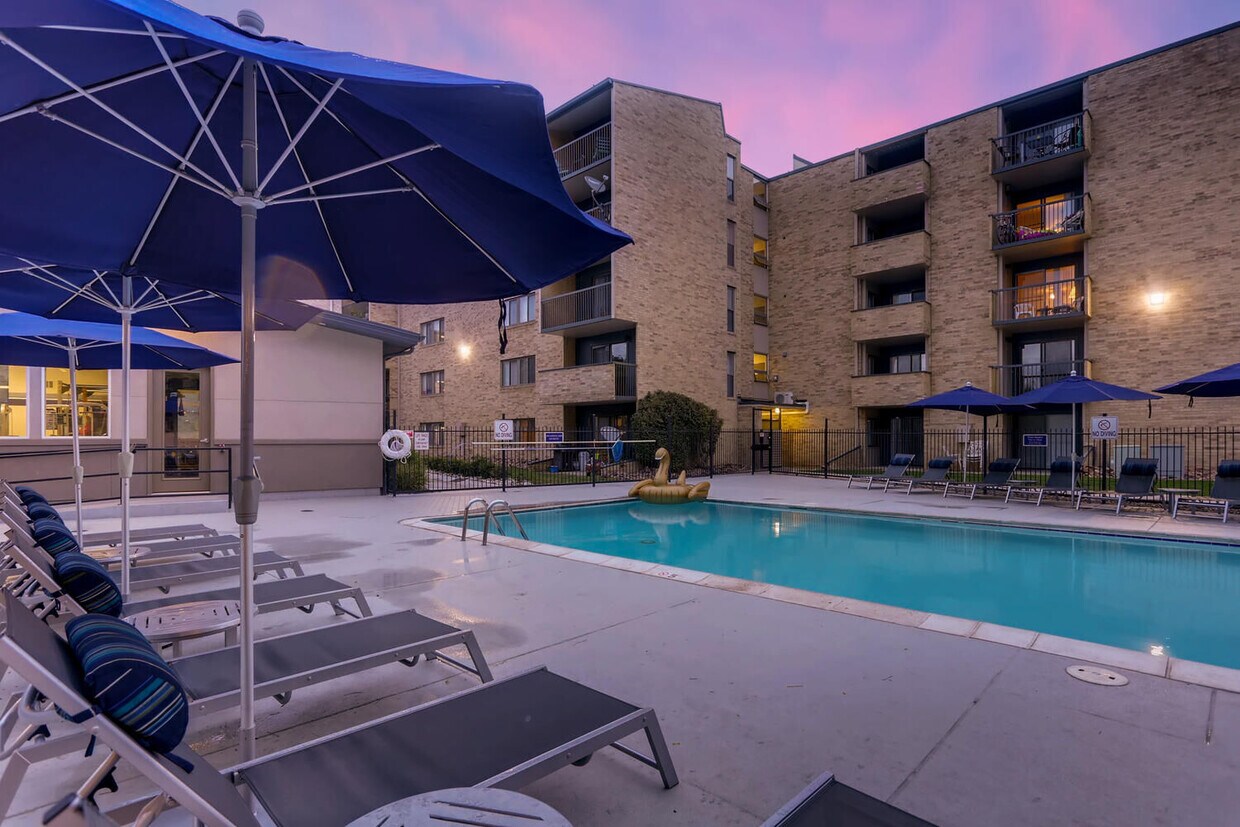 Lakeview Towers at Belmar - 679 S Reed Ct Lakewood, CO 80226 ...