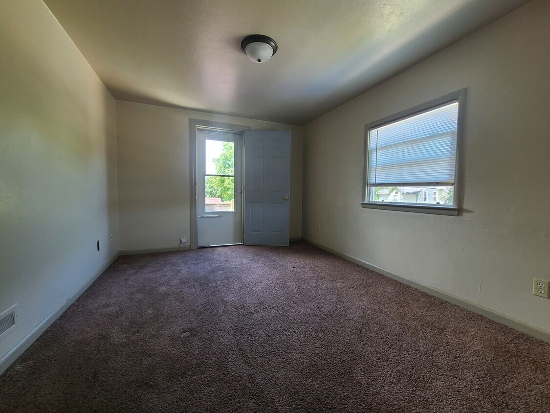 314 Roosevelt Ave Unit 314 1/2 A, Beloit, WI 53511 - Room for Rent in ...