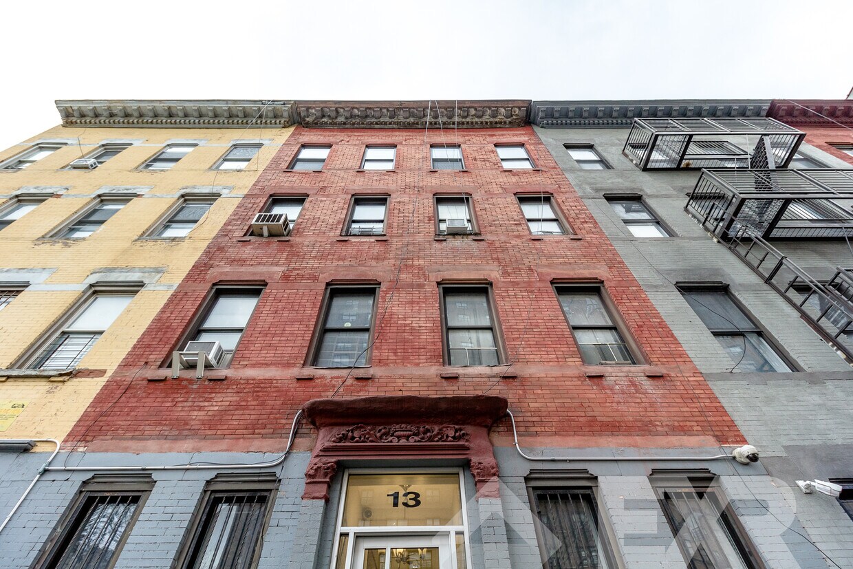 13 Humboldt St Unit 2R, Brooklyn, NY 11206 | Apartments.com
