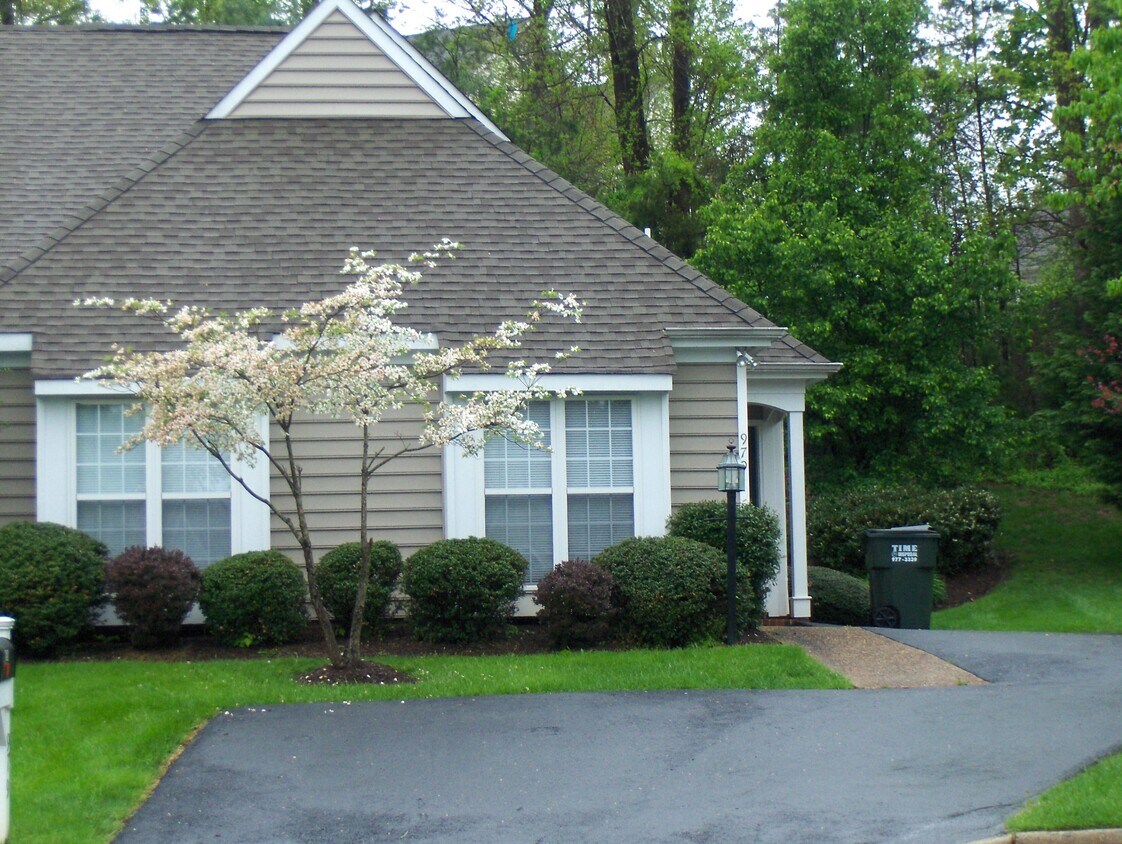 979 DEVON SPRING Ct, CHARLOTTESVILLE, VA 22903 - Townhome Rentals in ...