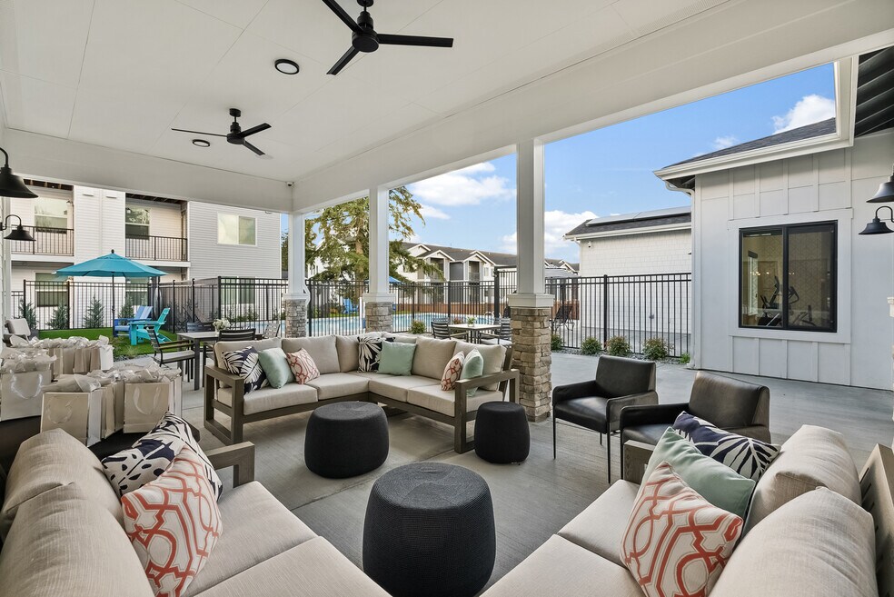Apartments for Rent with Extra Storage Near Long Lake View Estates ...