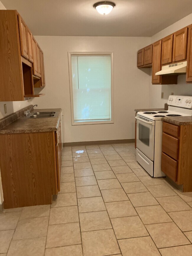 324 W Elting St, Macomb, IL 61455 - Townhouse for Rent in Macomb, IL ...