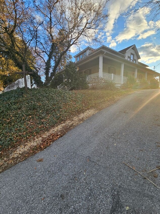 565 Trinity Rd Unit 565 TRINITY ROAD #1FL, York, PA 17408 - Room for ...