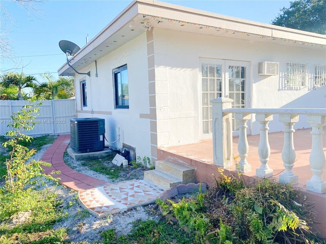 1055 NW 153rd St Unit 3, Miami, FL 33169 - Room for Rent in Miami, FL ...