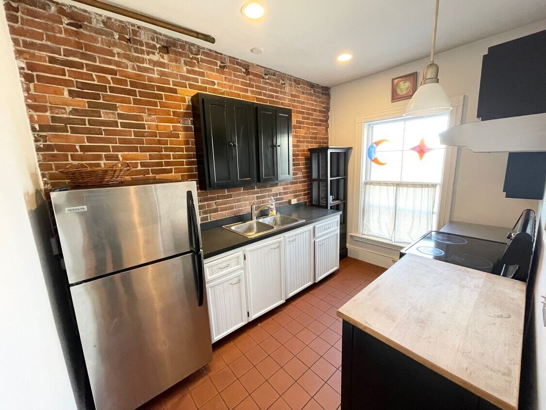 194 High St Unit 194 High Street #2, Portland, ME 04101 - Room for Rent ...