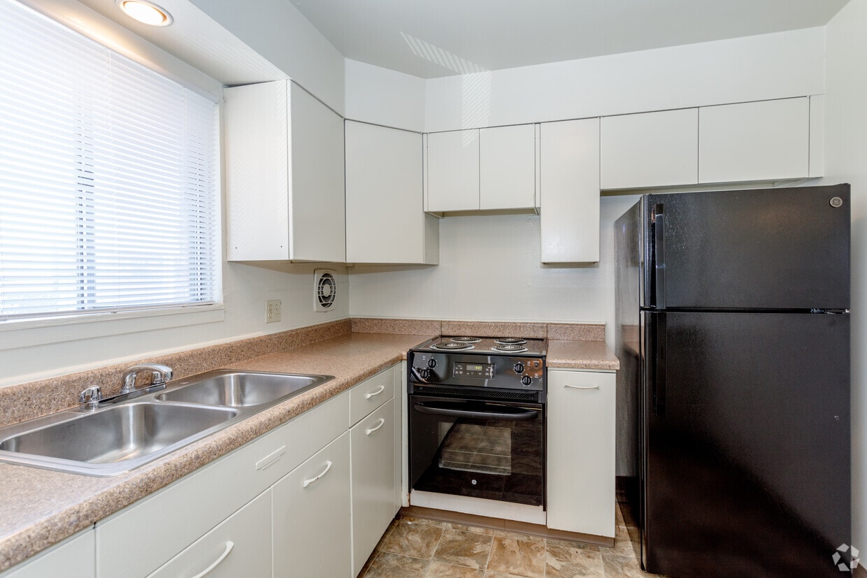 Colonial Gardens - 8747 Broadmoor St Overland Park, KS 66212 ...