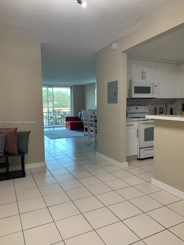 12590 NE 16th Ave Unit 310, North Miami, FL 33161 - Condo for Rent in ...