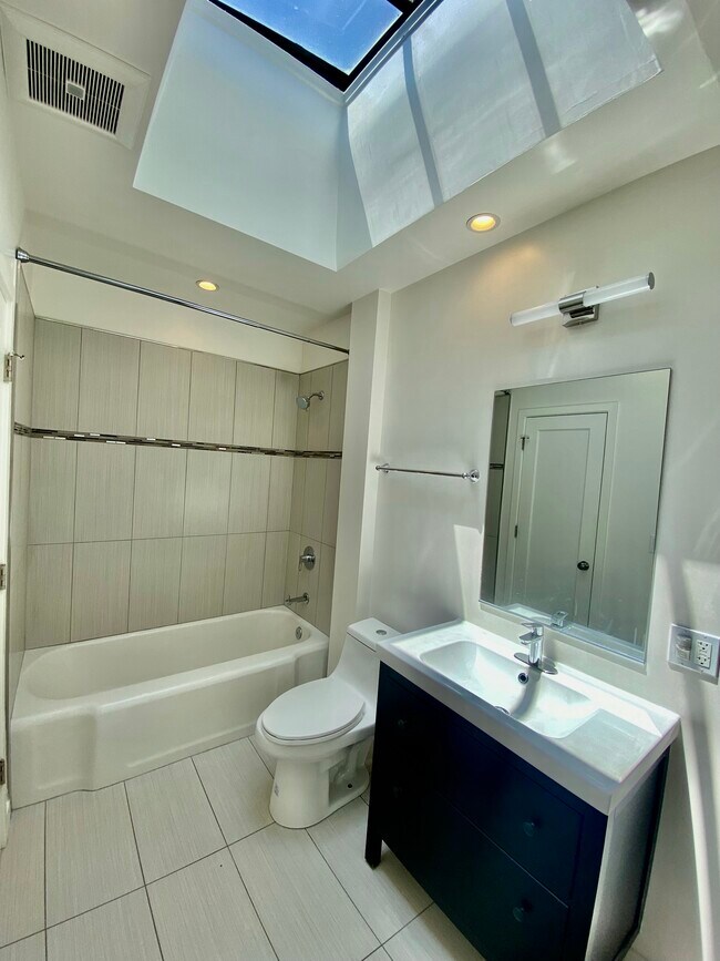 279 Topeka Ave, San Francisco, CA 94124 - House Rental in San Francisco ...