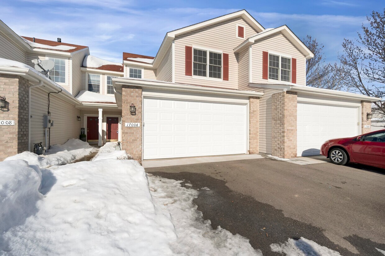 17004 39th Ave N, Minneapolis, MN 55446 - Townhome Rentals in ...