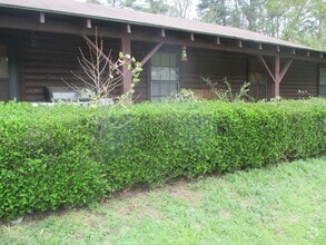 Apartments for Rent with a Balcony in Summerfield LA