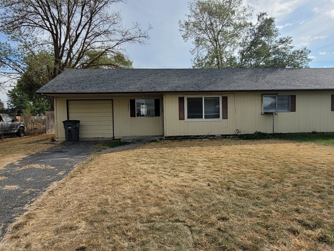 1222-1224 Vandenburg Ave Unit 1222 Vandenberg Ave, Moses Lake, WA 98837 ...