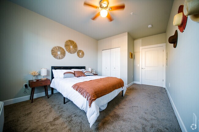 101 W Main St Unit 101 W. Main St. B, Talent, OR 97540 - Room for Rent ...