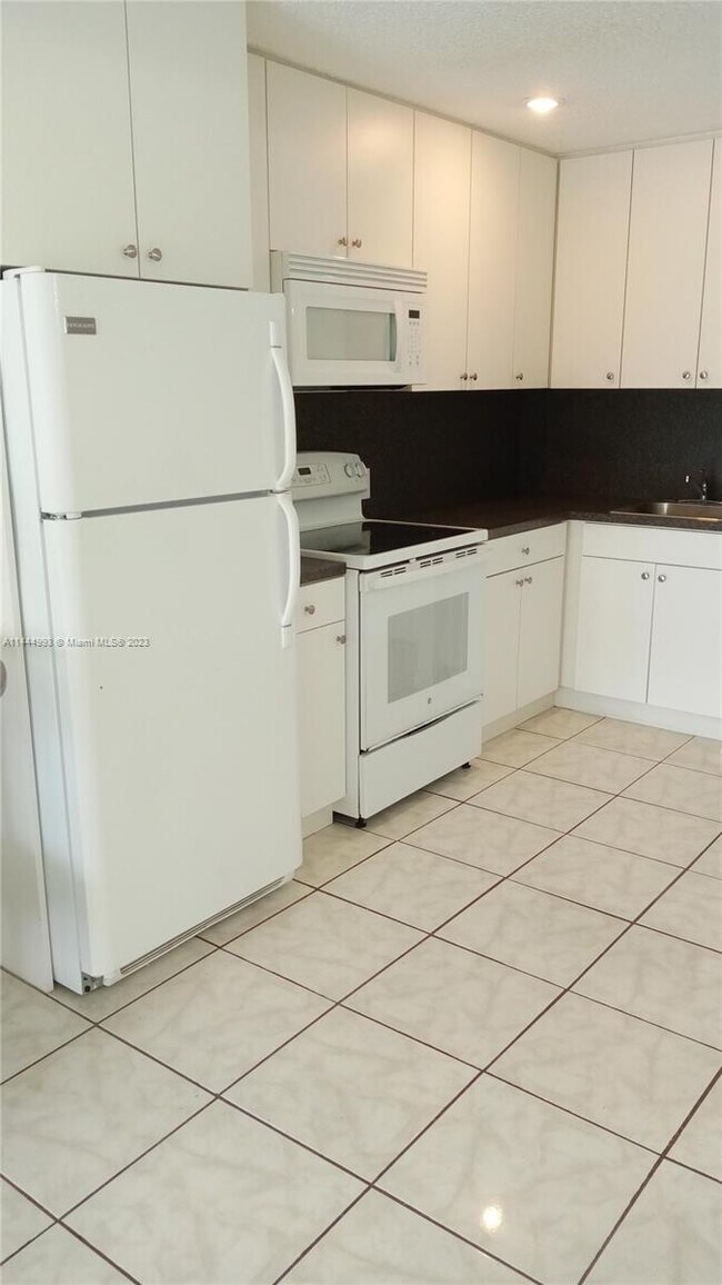 750 NE 195th St Unit 222, Miami, FL 33179 - Room for Rent in Miami, FL ...