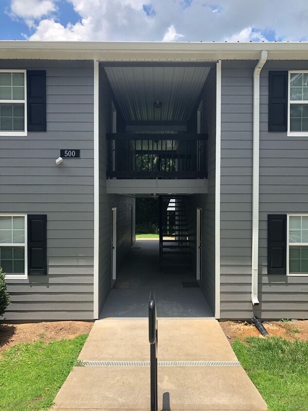 The Meadows Apartments - 335 W Broad St Hoschton, GA 30548 | Apartments.com
