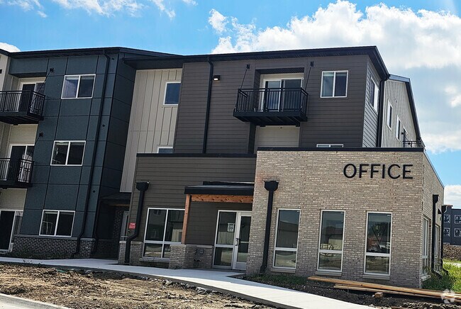 North Lincoln Apartments for Rent with EV Charging - Lincoln, NE - 32 ...