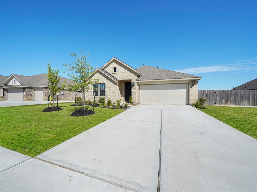 15215 Lakewood Ave, Mont Belvieu, TX 77523 - House Rental in Mont ...