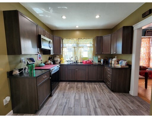 124 May St Unit 1, Worcester, MA 01602 - Room for Rent in Worcester, MA ...
