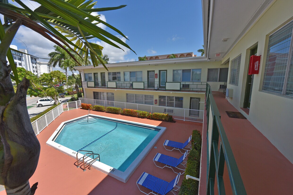 Crestview Apartments Apartments - 9181 W Bay Harbor Dr Bay Harbor ...