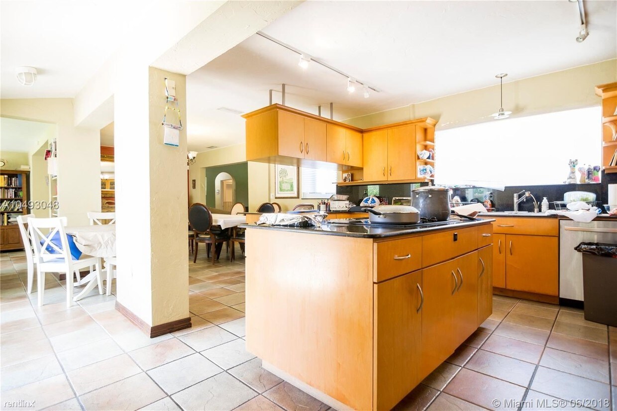 876 W 46th St, Miami Beach, FL 33140 - House Rental in Miami Beach, FL ...