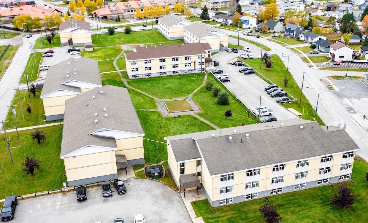 Riverside Court Apartments Apartments - 100, 132, 140 & 164 Nickel Rd ...