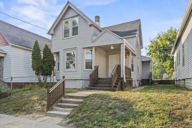 Apartments for Rent with Extra Storage in North Division, Milwaukee ...
