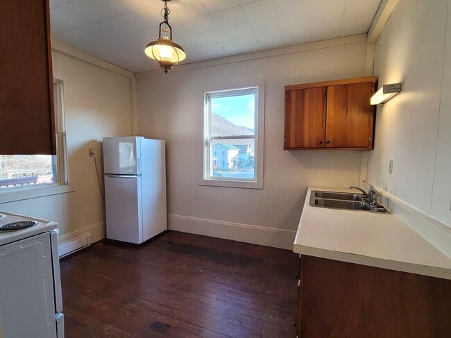 101-103 Main St Unit 103 Apt 1, Mill Hall, PA 17751 - Room for Rent in ...