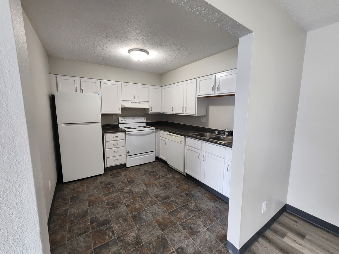 102 Oak St Unit #4, Hiawatha, IA 52233 - 102 Oak St Hiawatha, IA 52233 ...