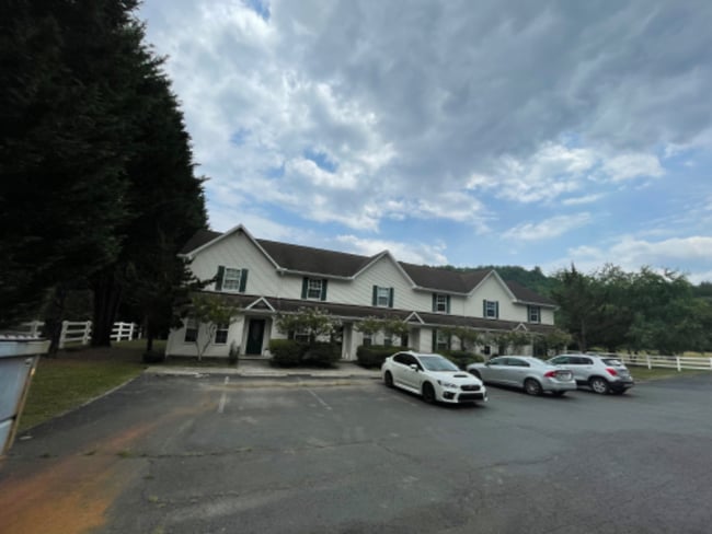 925 Qualla Rd, Hayesville, NC 28904 | Apartments.com