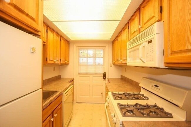 37 Yorktown Dr Unit B, Springfield, MA 01108 - Condo for Rent in ...